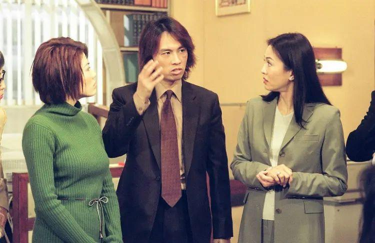 千禧年港剧《男亲女爱》之时髦精Miss Mo毛小慧服装造型， DoDo姐郑裕玲主演 - 知乎