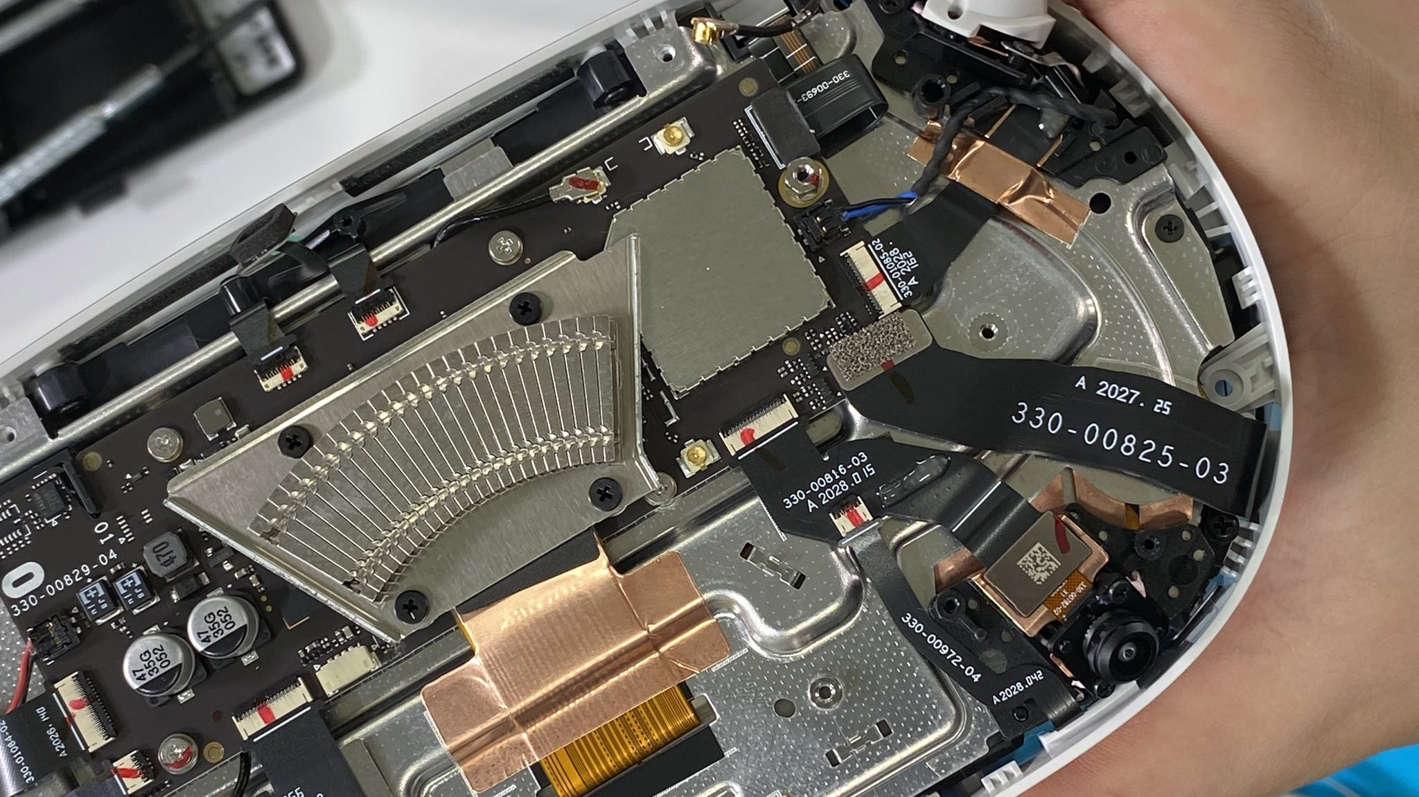 Oculus Quest 2拆解：更优散热、更紧凑内结构 - 知乎