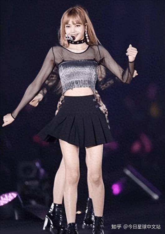 演出中，一个令人惊讶的细节，Lisa竟然没有穿上安全裤 - 知乎