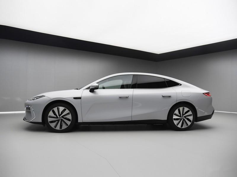 吉利银河E8将于2024年1月上市 搭载800V高压平台+8295芯片 - 知乎