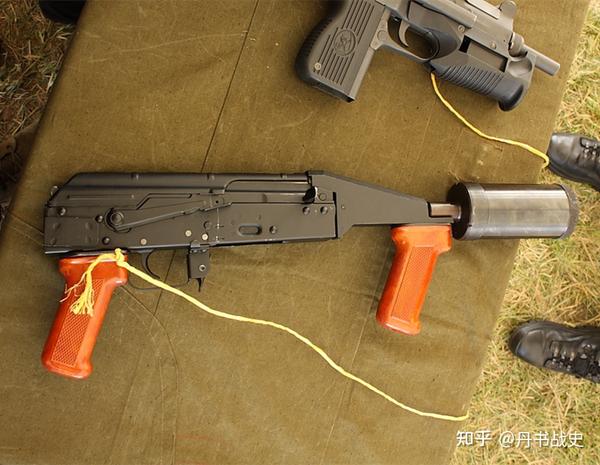 波兰RWGL-3榴弹发射器，AKM突击步枪改装的非致命武器 - 知乎