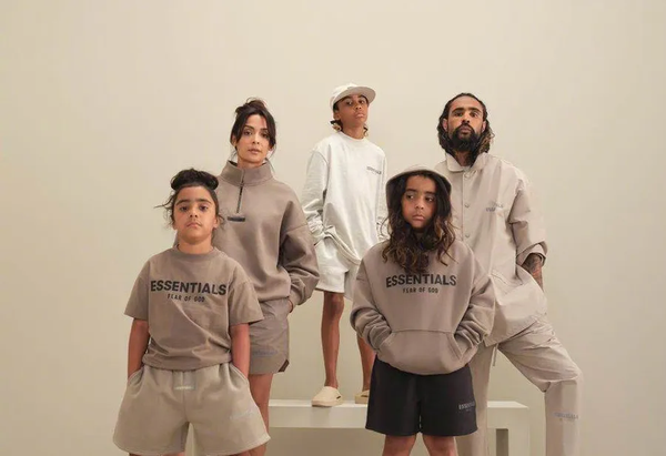 人人都在穿的Essentials在哪里入？ - 知乎