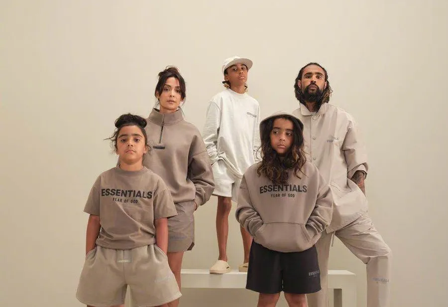 人人都在穿的Essentials在哪里入？ - 知乎