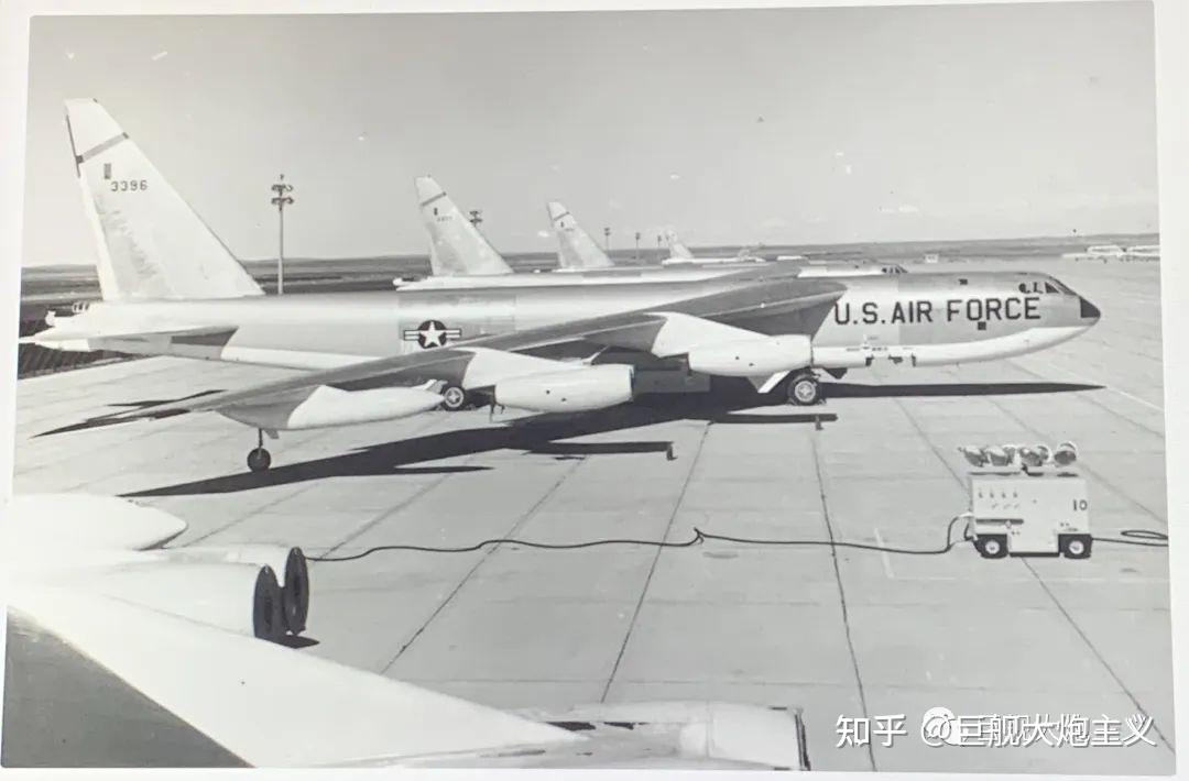 美国战略空军老劳模B-52轰炸机家族全解 - 知乎