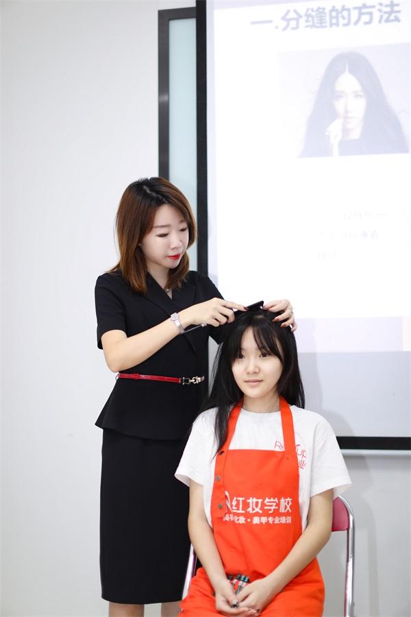 海口化妆学校一般要多少钱?化妆学校正规学校学费一览表? 知乎