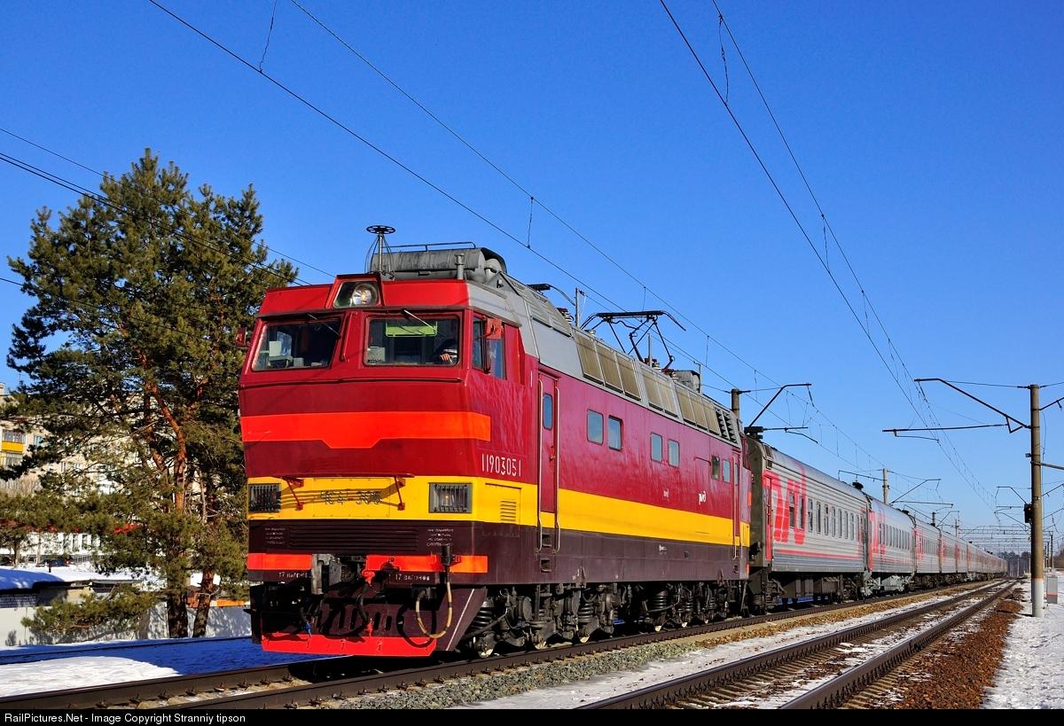 苏联电力机车番外（二）：我来自斯柯达——ChS系列机车(1966-1980) - 知乎