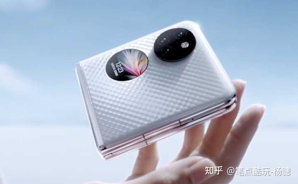 华为 P50 Pocket 配置如何？对比同为竖屏折叠的三星 Z Flip 3 哪款更值得入手？