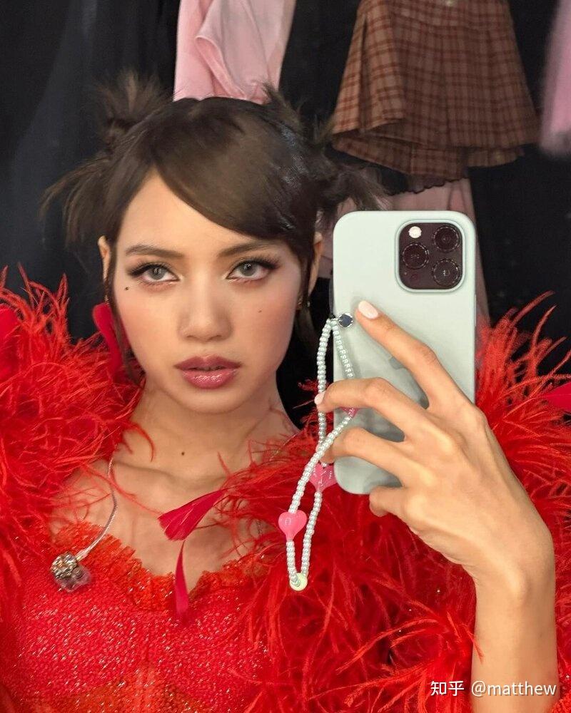 丽莎在 Tiktok 视频捕捉到她与弗雷德里克·阿尔诺特共度欢乐时光后引发了约会传言 知乎