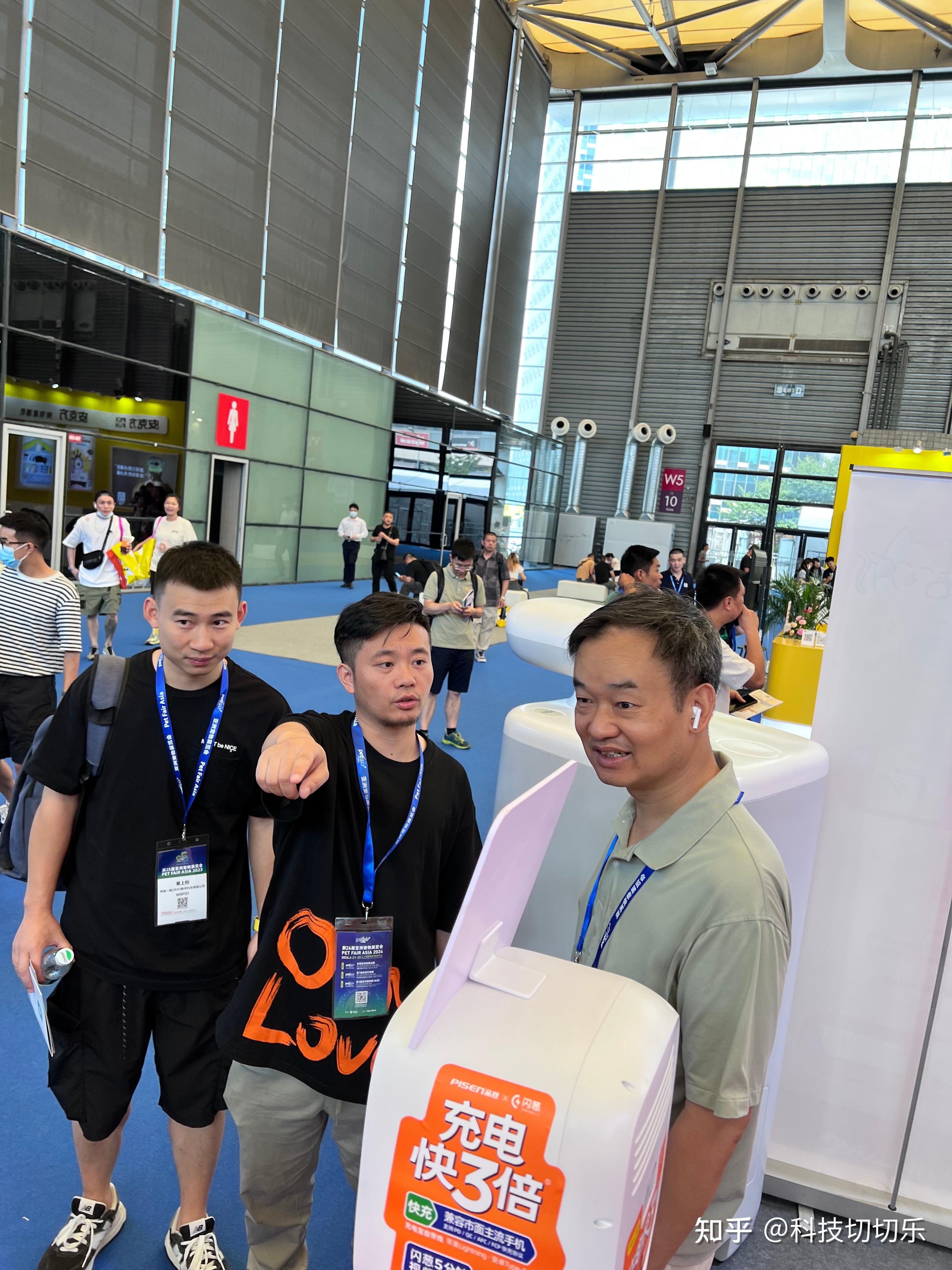 HHOLOVE亚宠展首亮相，定义未来科技养宠新生活方式 - 知乎