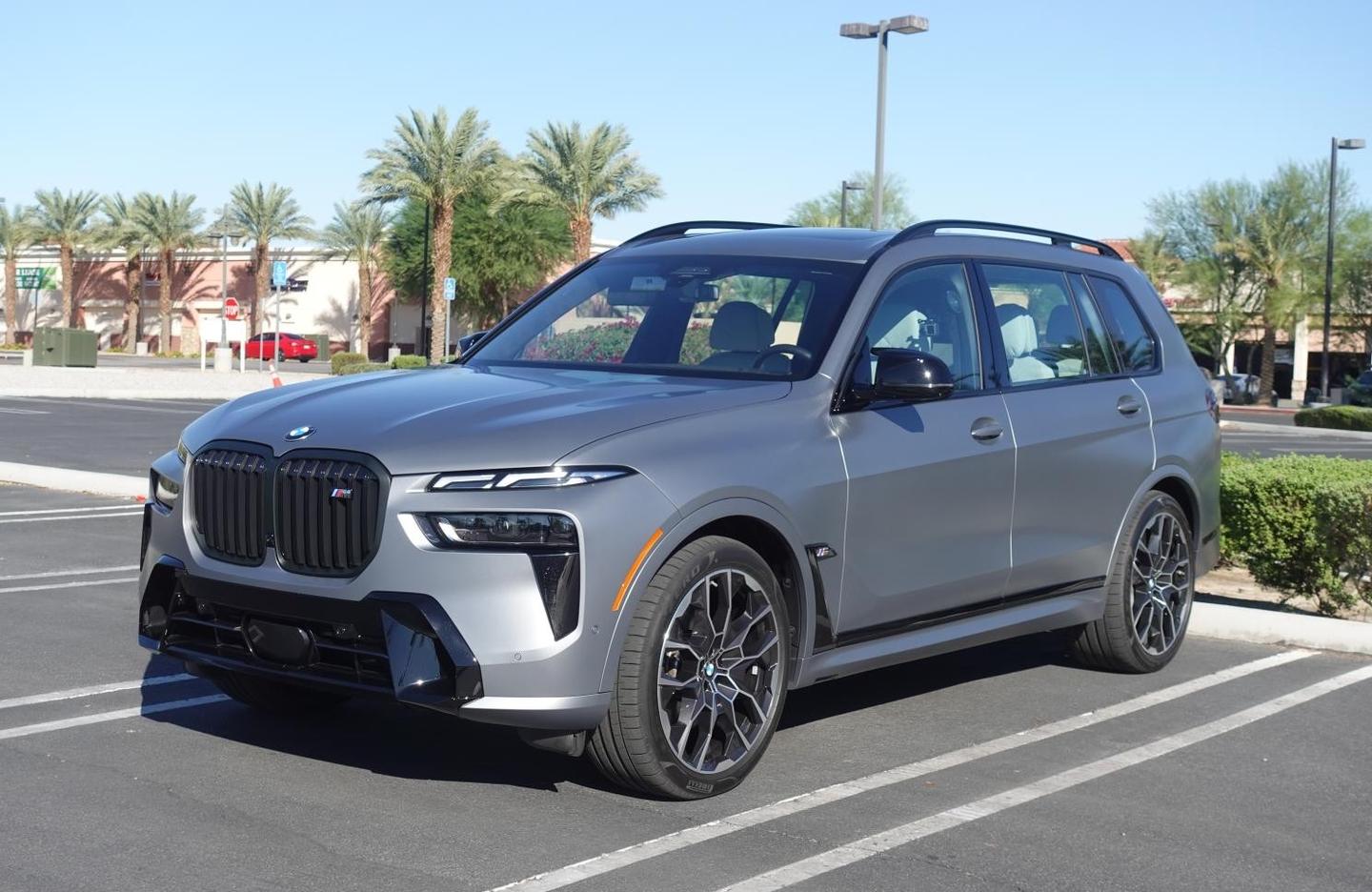 终极版宝马SUV！4.4T V8动力/双联屏内饰 人生梦想座驾？ - 知乎