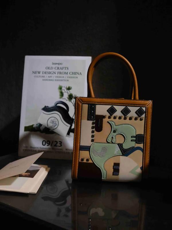 米兰时装周最惊艳的中国包：半坡bampo - 知乎