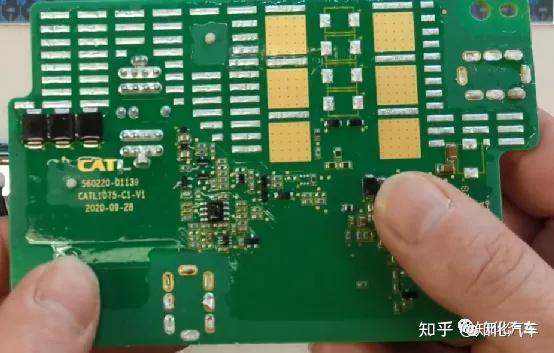 开箱：CATL 的Model S Plaid 12V锂电池系统！ - 知乎