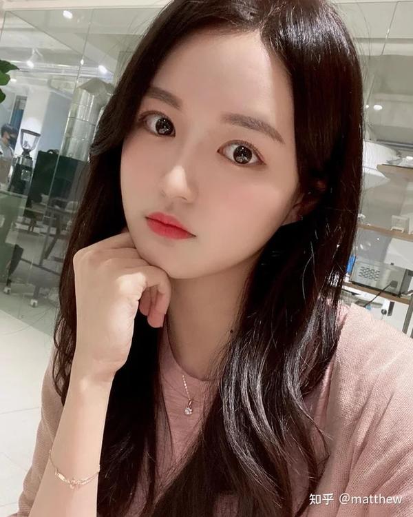 前 LG·KIA啦啦队队长金有娜因梨泰院事件不幸死亡，年仅24岁 - 知乎