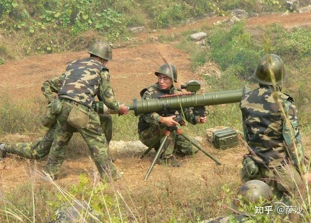 解放军步兵手中的火箭大炮：用了20多年的PF98式120毫米火箭筒 - 知乎