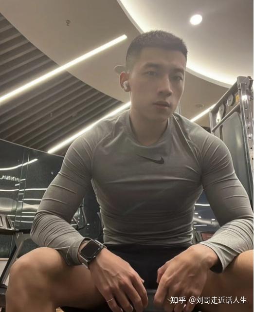 白袜健身肌肉帅哥,很搭的爷们好猛 知乎