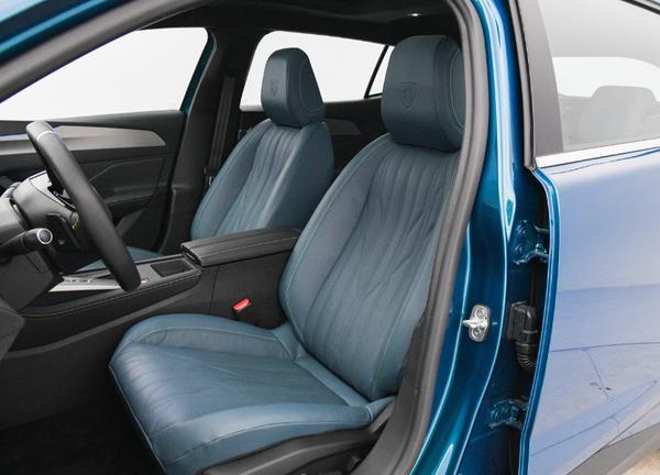 定位跨界旅行车，起售14.57万元，新款标致408X咋样？ - 知乎