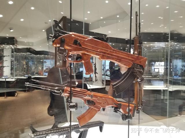 前苏联设计鬼才科罗波夫和AK之父的多次较量，那些诞生于上世纪中期的无托步枪和塑料部件的主体使用 - 知乎