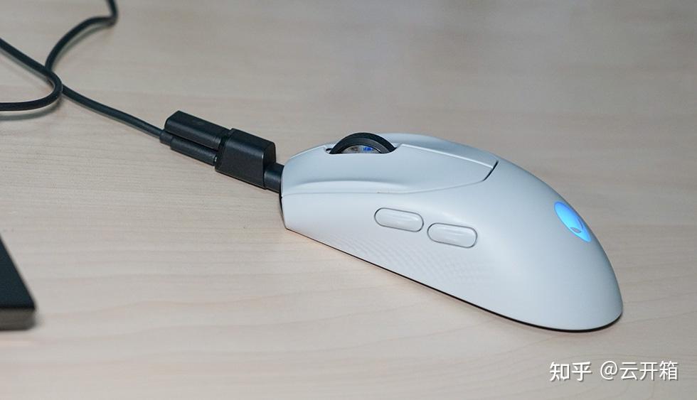 轻量/性能/颜值该如何取舍 看看外星人Alienware AW720M交出的作业