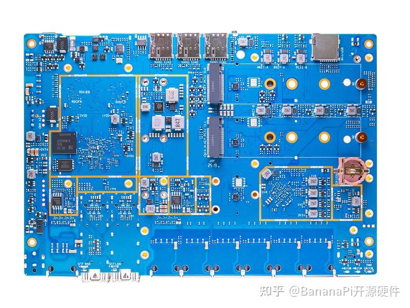 Banana Pi BPI-R4 Pro Wifi7 路由器开发板采用联发科MT7988A芯片设计,支持4个2.5G网口，支持2个10G光电口 ...
