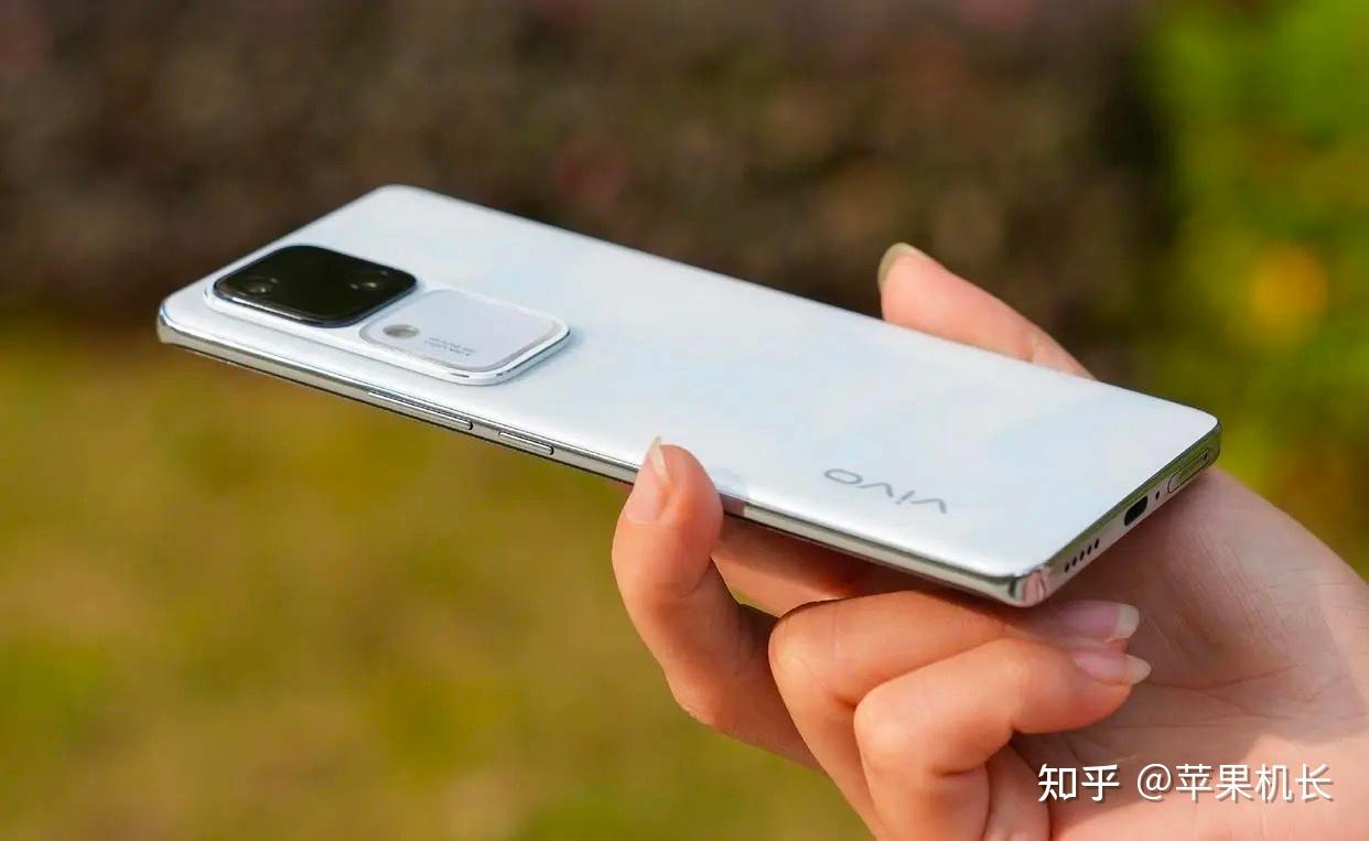 对比评测：vivo S18与一加 Ace 3，哪个更适合你？