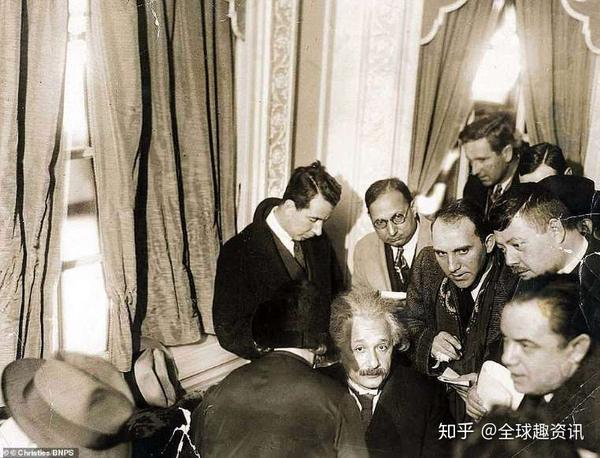 爱因斯坦从小到大的珍贵照片曝光，原来他也曾是个英俊的翩翩少年 - 知乎