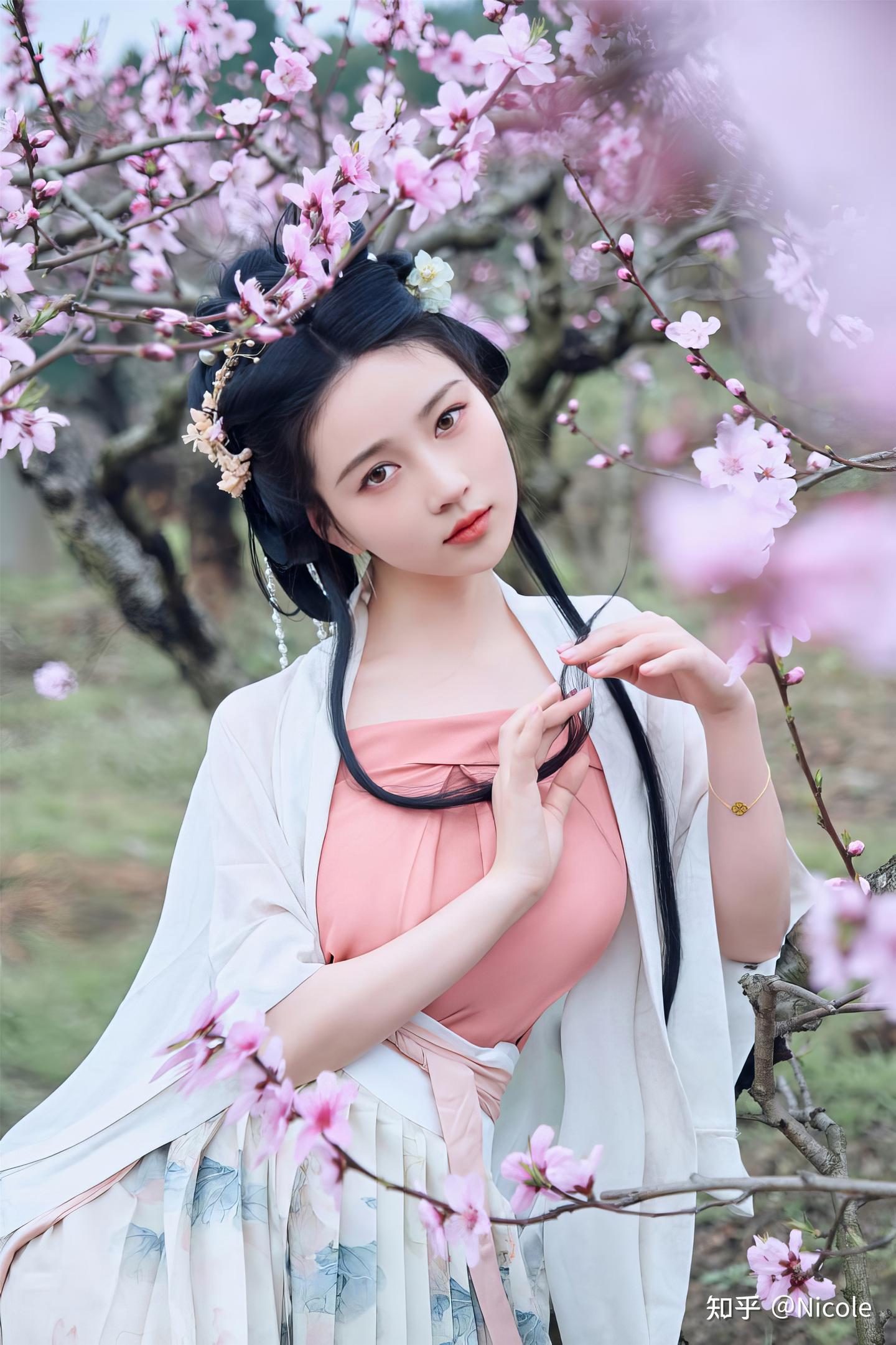 年年Nnian – 全套124期写真&随包视频【37.5G】 - 知乎