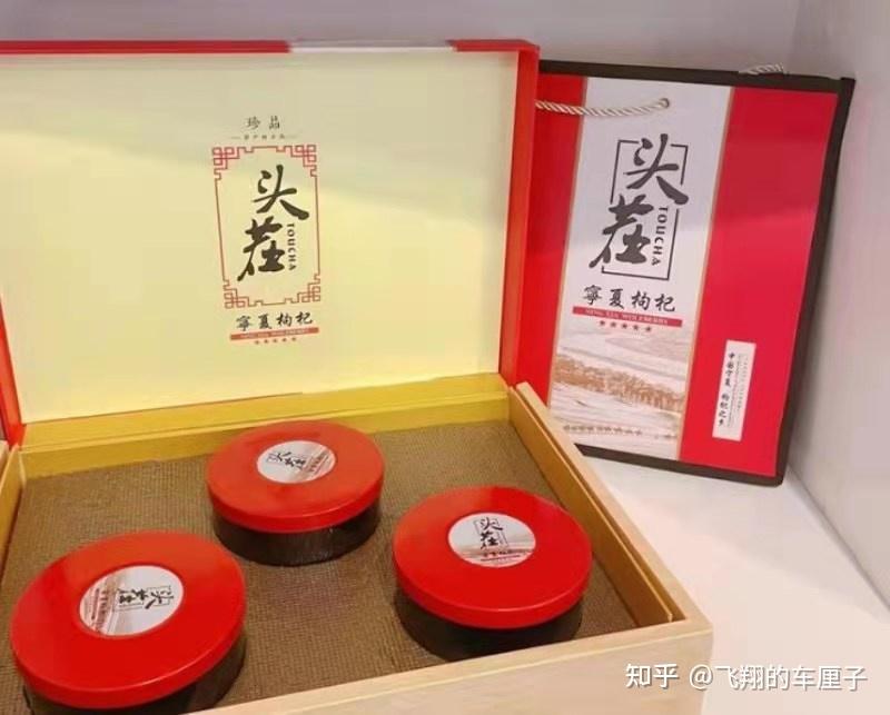 过年了，想给自己的上司（男的）送个礼，一千到两千块钱的，不知道送什么合适？