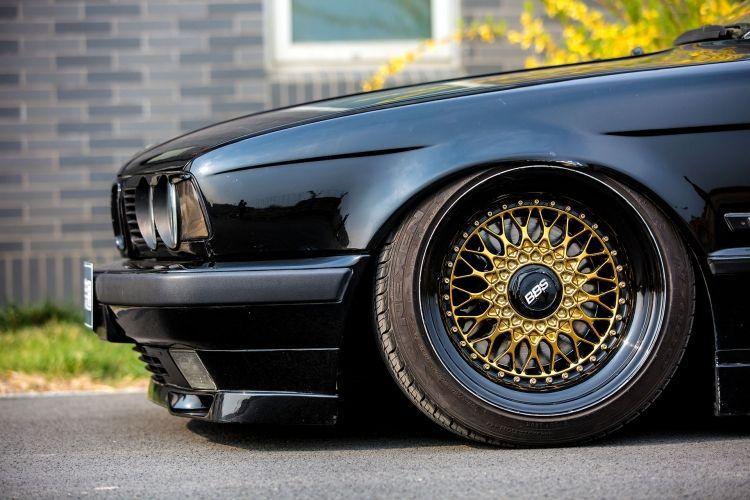 23年车龄，43万公里，这台宝马E34（5系）如今值得我们吹捧吗？ - 知乎