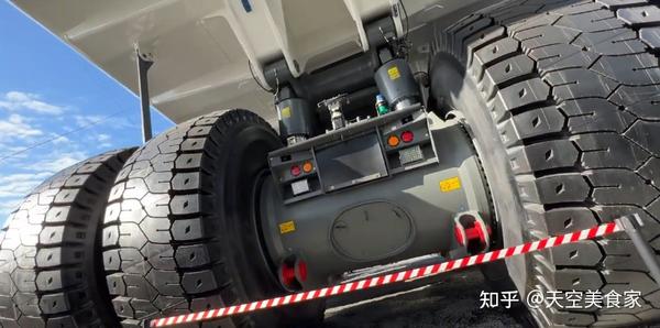 (先睹为快)2022世博会利勃海尔T274新型全电动自卸车展示 - 知乎