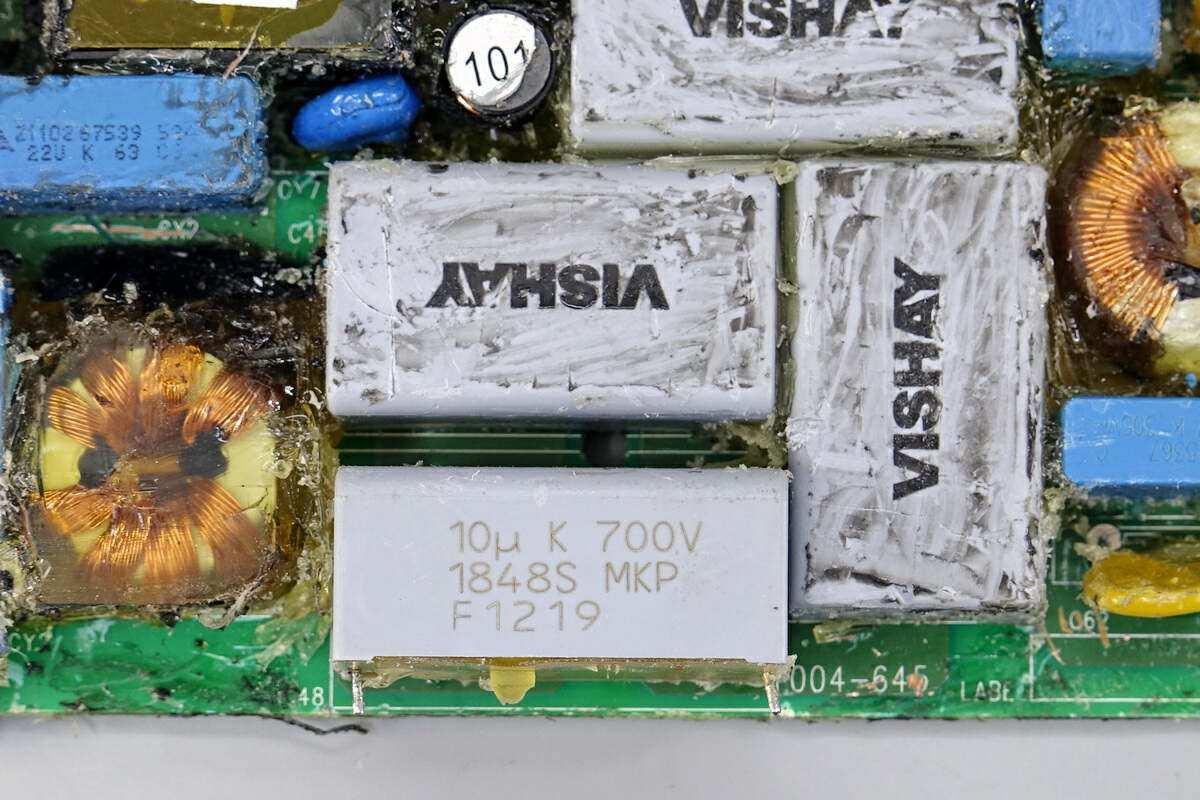 拆解报告：APsystems昱能250W光伏并网微逆变器YC240 - 知乎