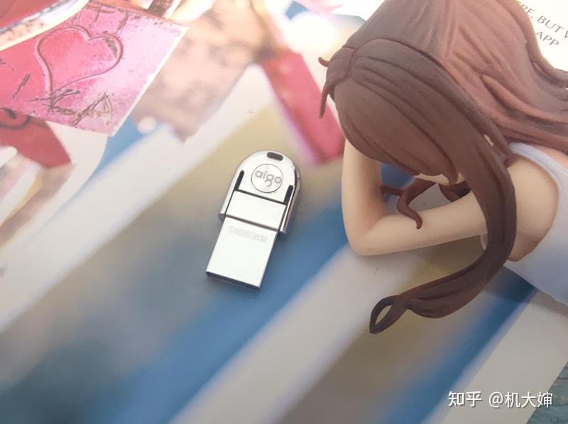 个子小、速度快、功能全，不可“小看”的随身U盘-aigo U358评测 - 知乎