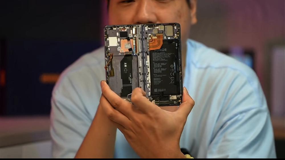 荣耀Magic V2拆解报告：轻薄牺牲配置，折痕无法避免 - 知乎