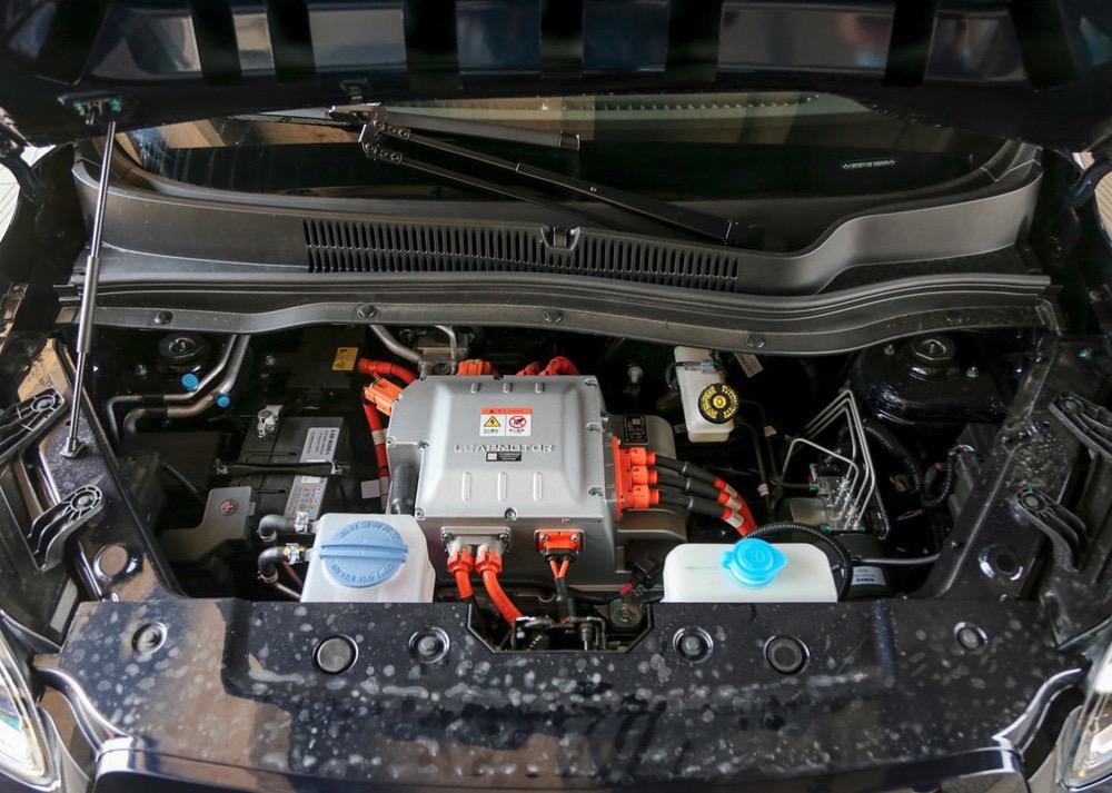 2种配色/续航403km 零跑T03舒享版售6.98万起 - 知乎