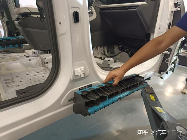 吉利银河L7拆出来的7个救命“锦囊” - 知乎