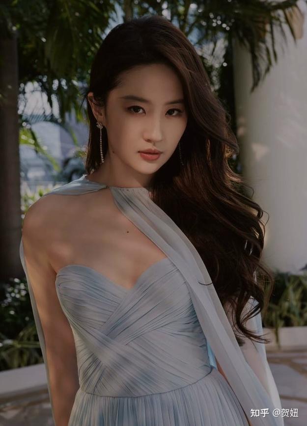 刘亦菲新照曝光，蓝色长裙仙气飘飘 - 知乎