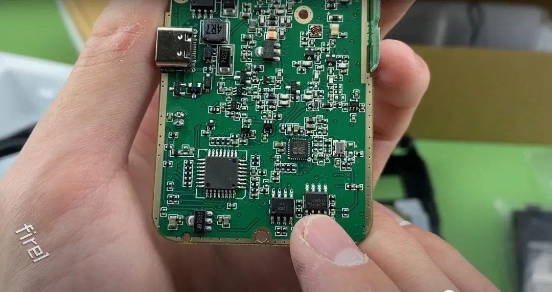 泉盛UVK5对讲机拆机，不亏是比肩宝锋的新一代卷王！ - 知乎