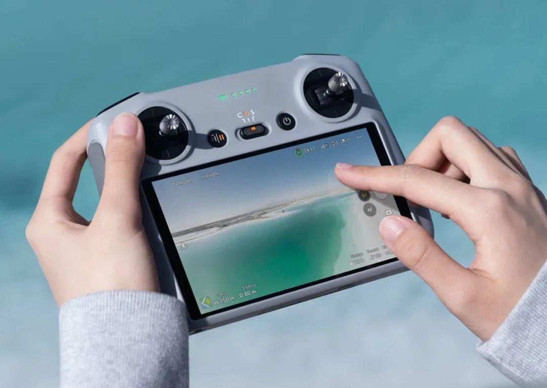 DJI RC 系列遥控器 | 带屏的，更好控！ - 知乎
