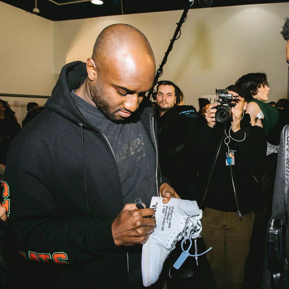 Off-White如此Open的街头品牌，店铺陈列设计是怎样的？ - 知乎