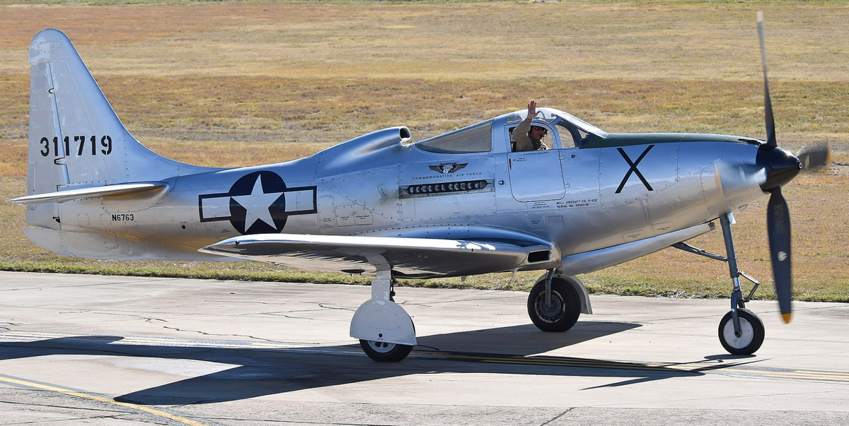 惨烈！美国航展将B-17轰炸机撞成两半的P-63，究竟是什么来头？ - 知乎