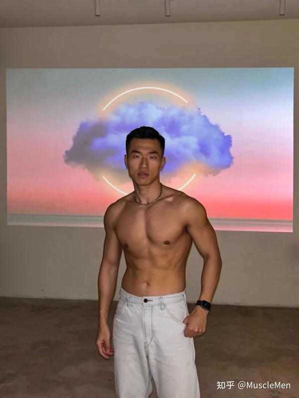 黑皮体育生,单眼皮帅哥竟然这么猛 知乎