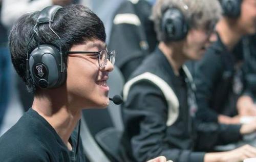 昔日LCK第一上单Smeb大概率加盟Estar？Pdd说的大动作原来是他 - 知乎