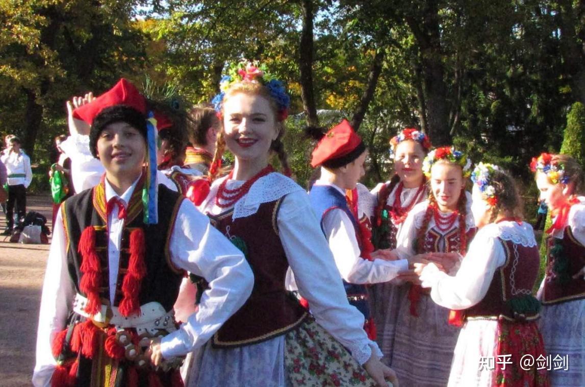 中国的俄罗斯族和俄罗斯人是什么关系？ - 知乎