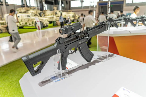 换新发的歼-20颜值爆表QBZ-191，珠海航展首日看点！惊喜连连 - 知乎