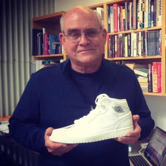 传奇球鞋设计师皮特·摩尔去世，曾设计AJ1、Dunk、三道杠等 - 知乎