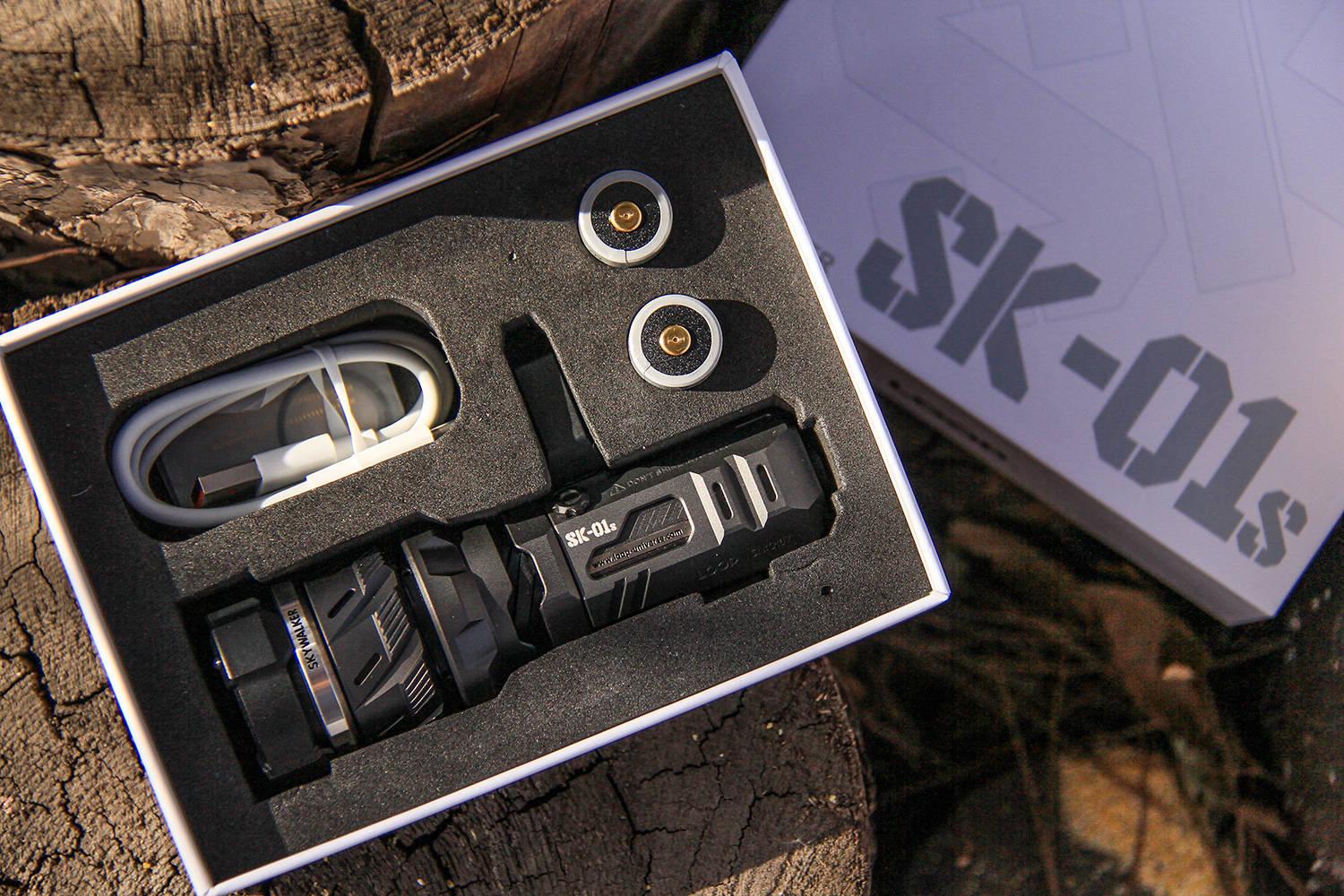 激光+变焦、陀螺+推牌、彩灯+破窗，最好玩的手电：LOOP SK01s - 知乎