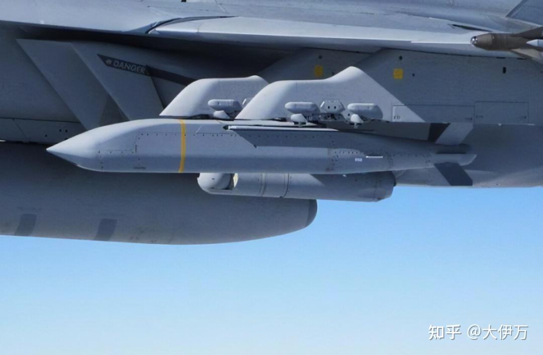 快乐又来了！歼轰-7A2携带中国版JASSM首次亮相，这款导弹为何令人如此振奋？ - 知乎