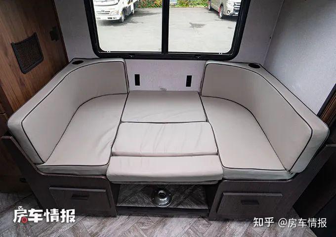 新款奔驰房车来了，3.0T+7AT动力足，空间超大两室一厅住着太爽了 - 知乎