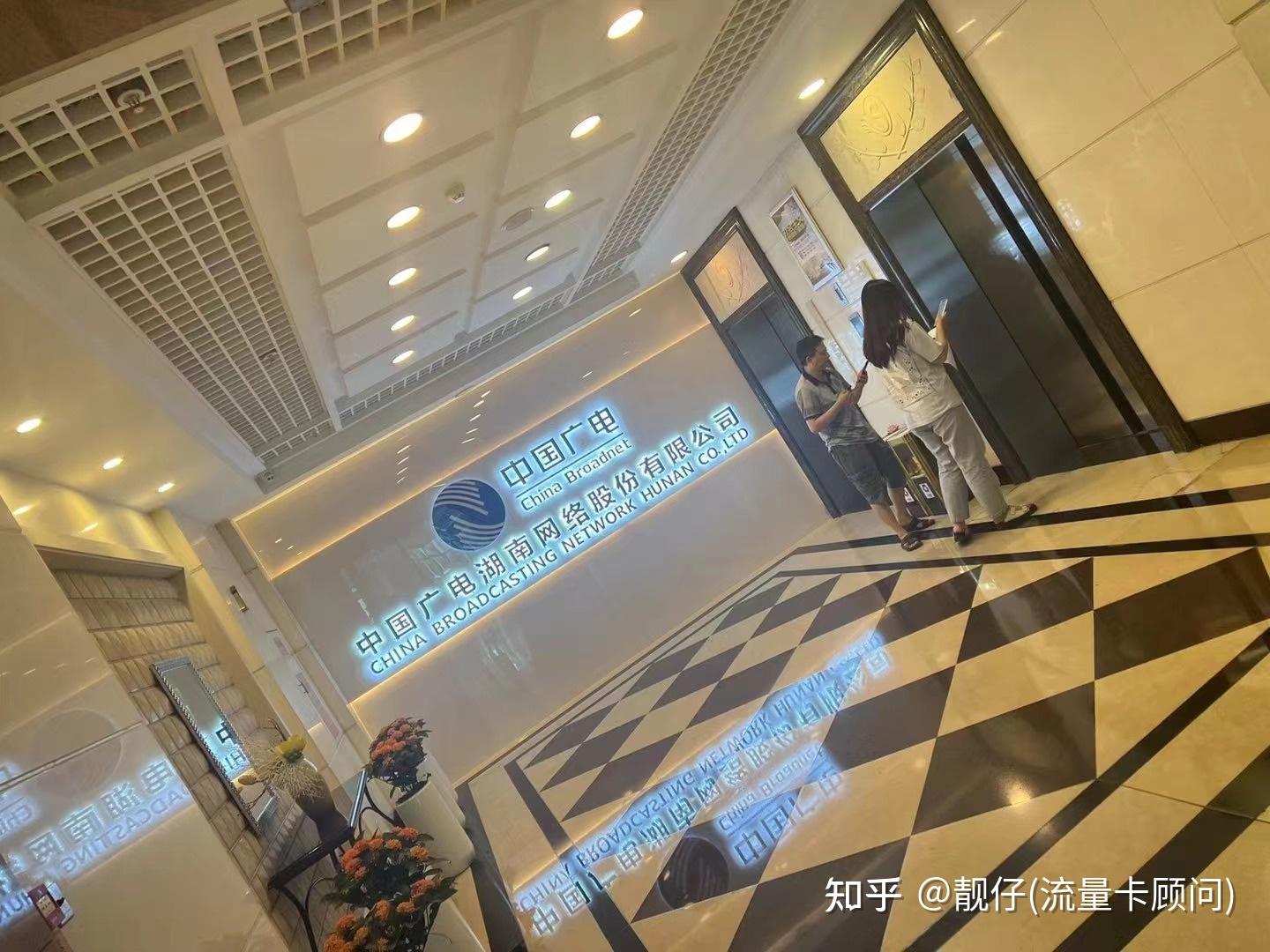 同样29月租，185G流量+100分钟更香？还是选永久套餐？电信奶牛卡和星驰卡PRO办哪款？ - 知乎