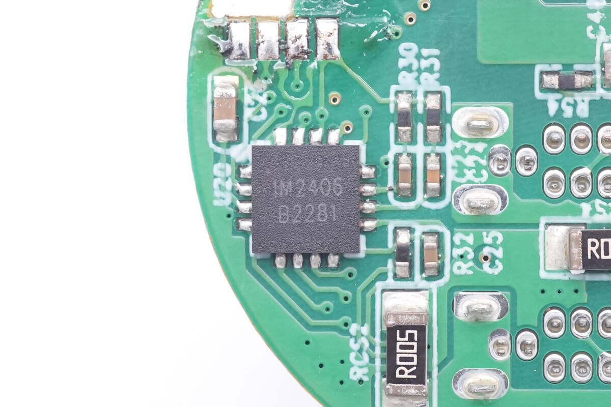 拆解报告：MOMAX摩米士100W 2C1A快充车充UC17 - 知乎