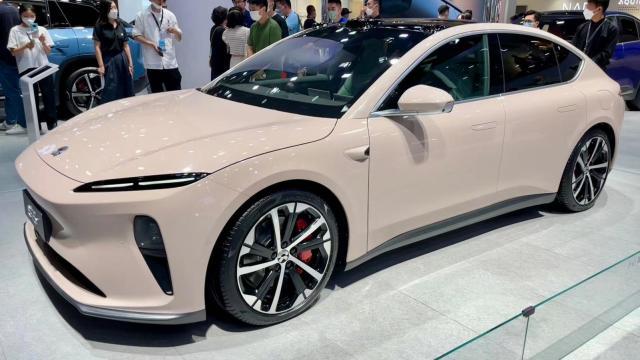 车展实测蔚来ET5，小号ET7被实锤，真能干翻3系？ - 知乎